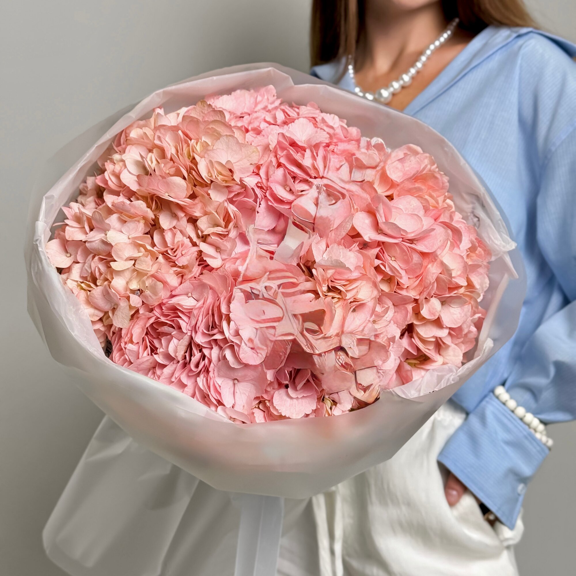 Монобукет "Колумбия", гортензия, 5 цветов в упаковке, розовые, с лентой