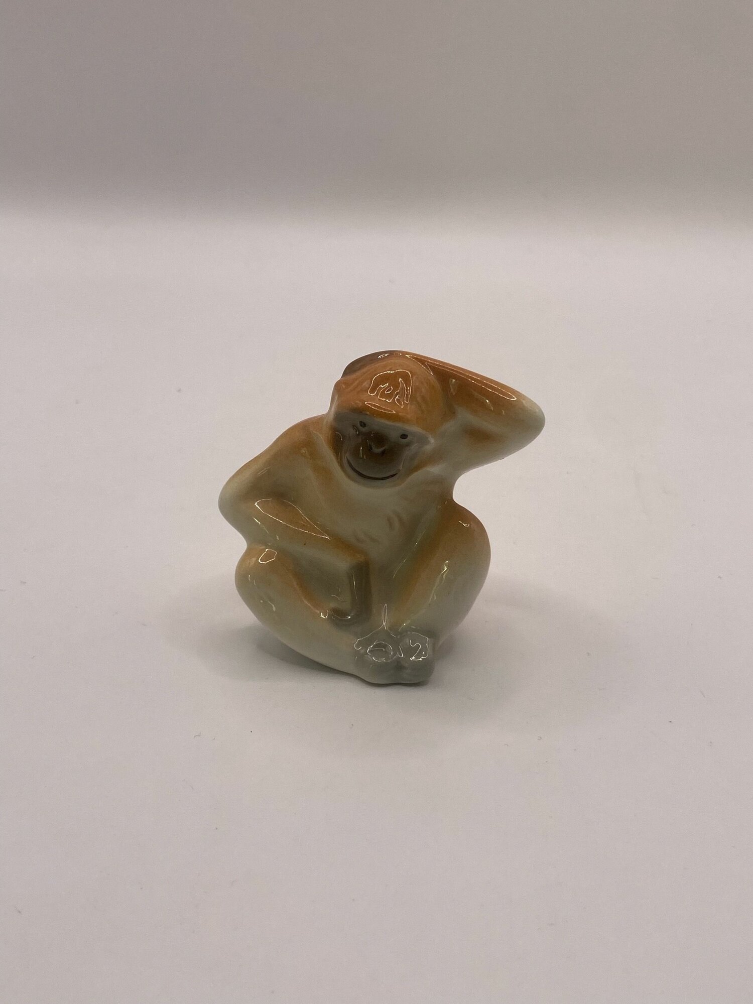 Статуэтка "Обезьяна" Фарфор. ЛФЗ. СССР. Высота 5.5 см. Минималистика! Клеймо!