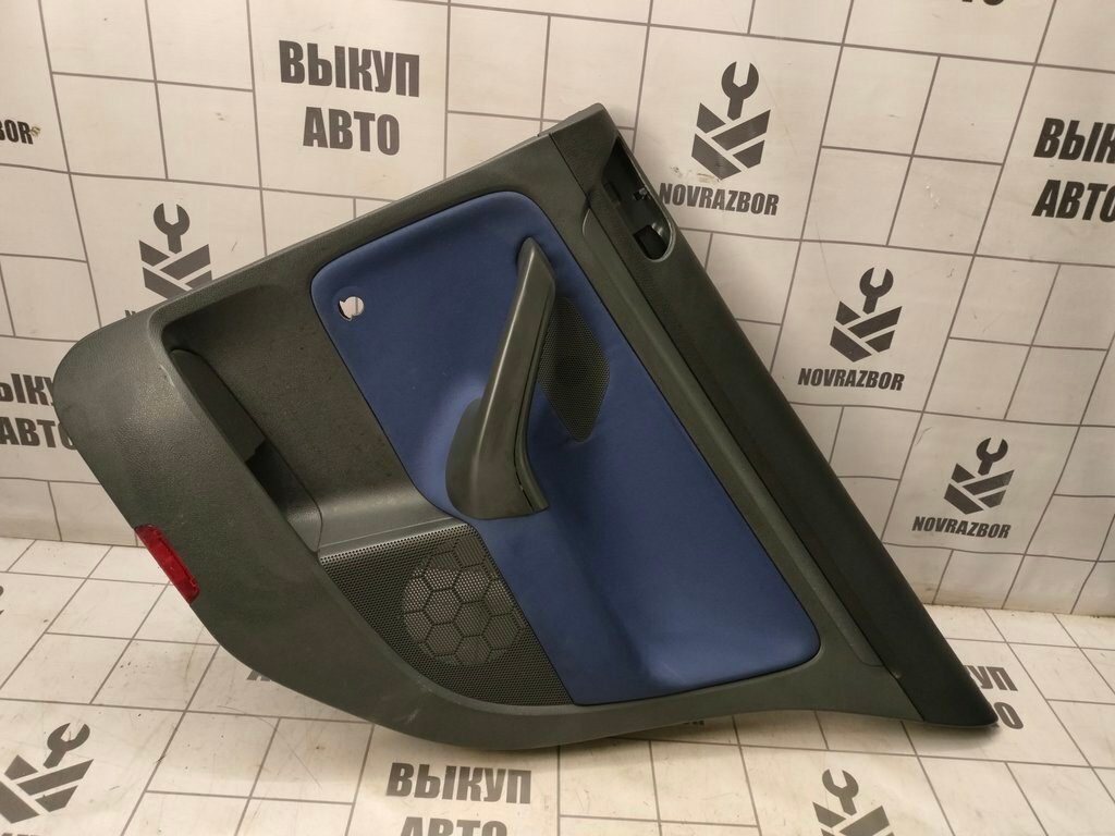 Обшивка двери задней правой VW Golf 5 03-09