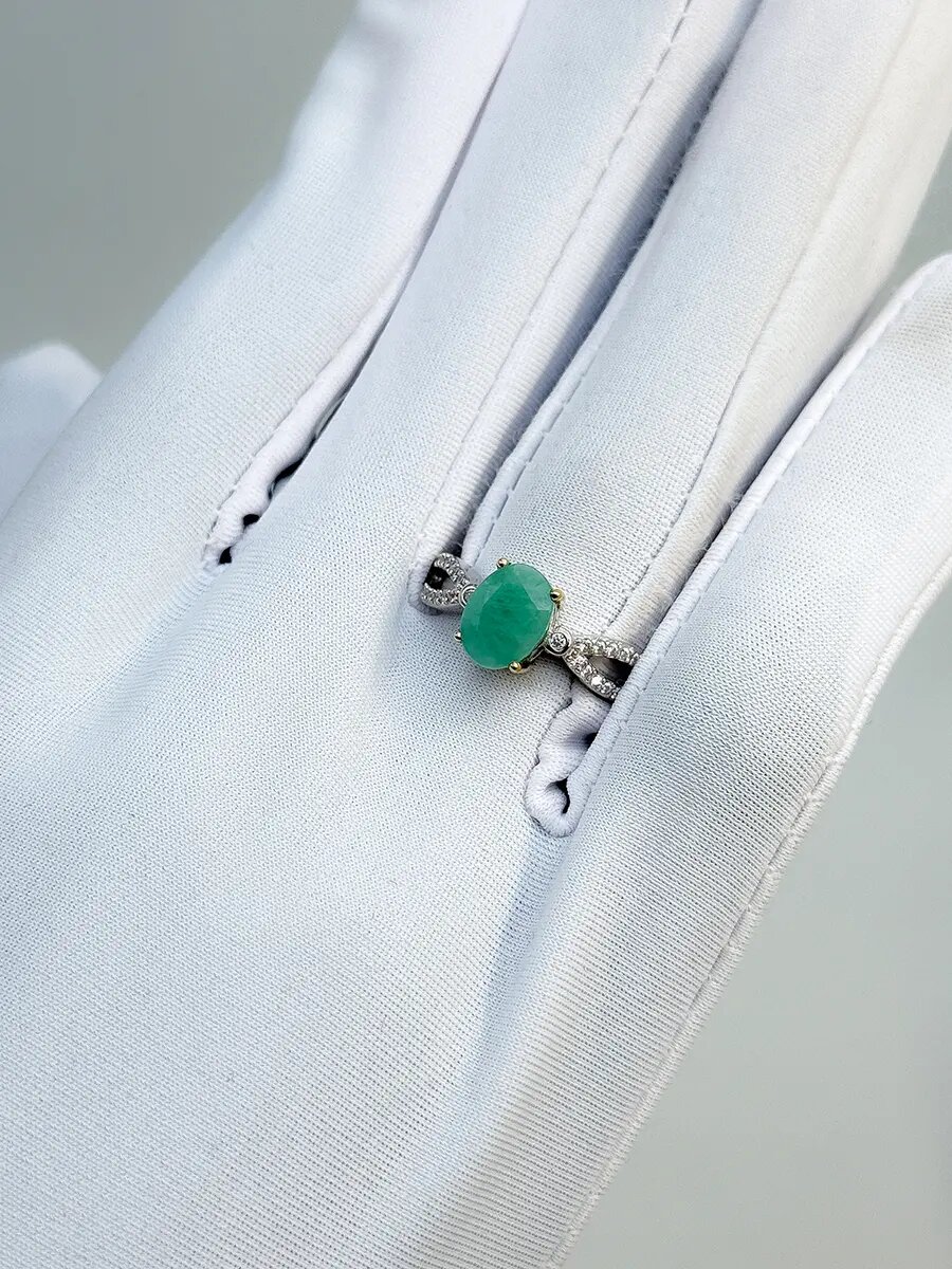 Кольцо, серебро, 925 проба, родирование, золочение, фианит, изумруд