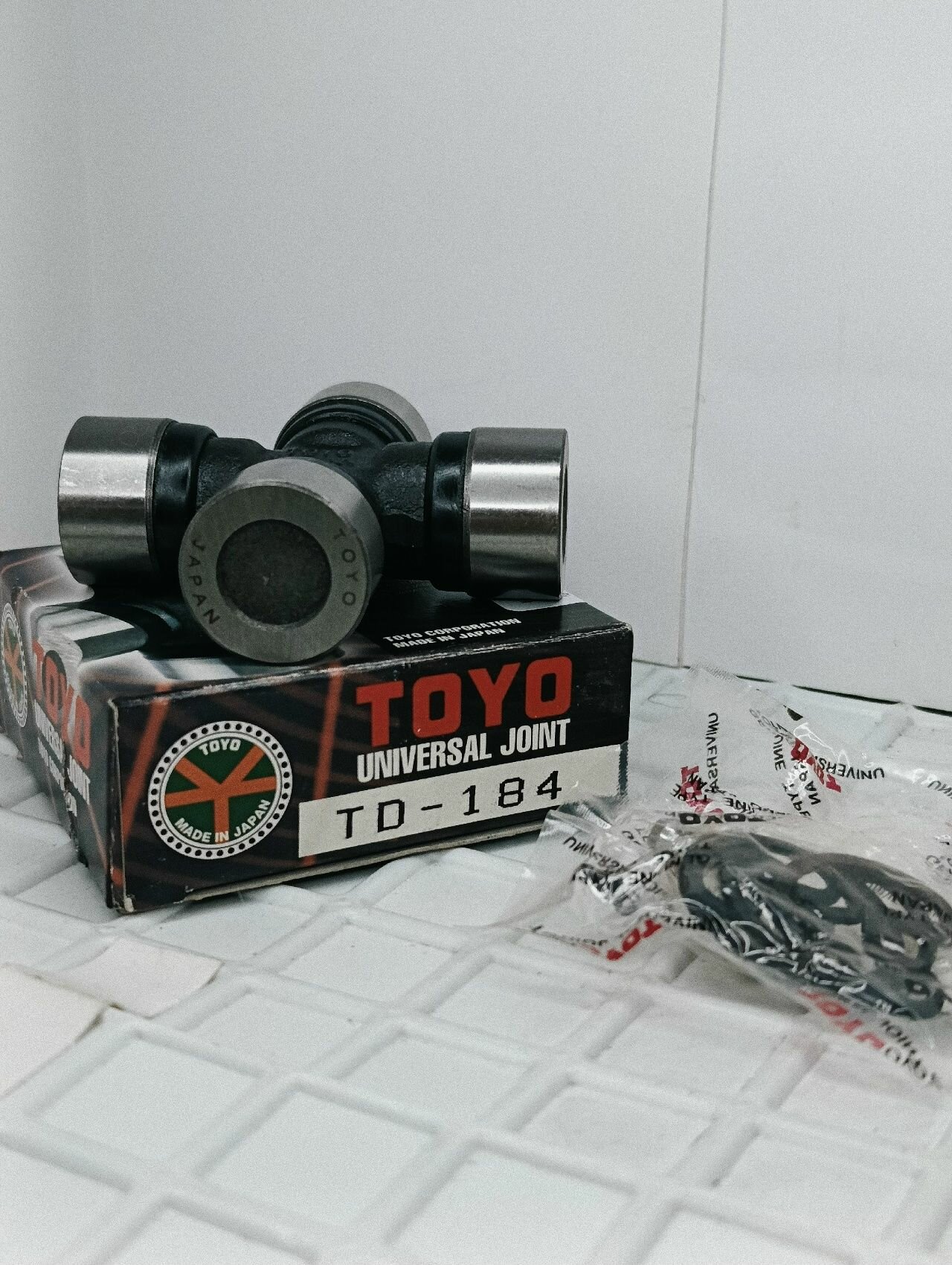 Крестовина карданного вала TD-184 Toyo 04371-87301 04371-87303 Daihatsu Toyota
