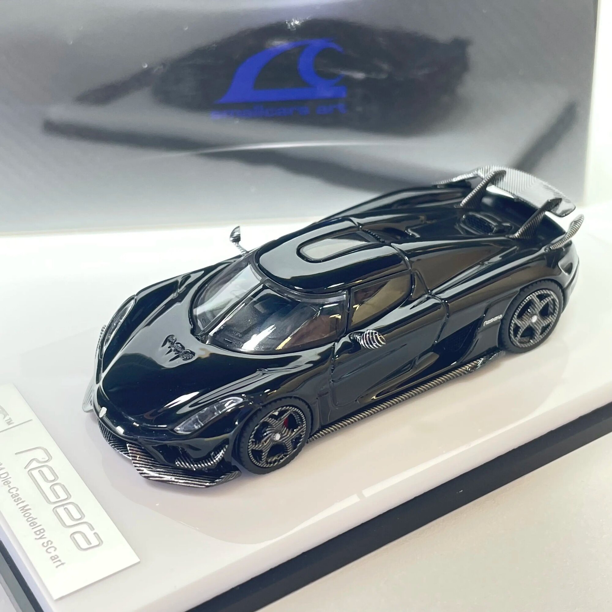 Коллекционная модель Regera black 1/64 TAKARA TOMY