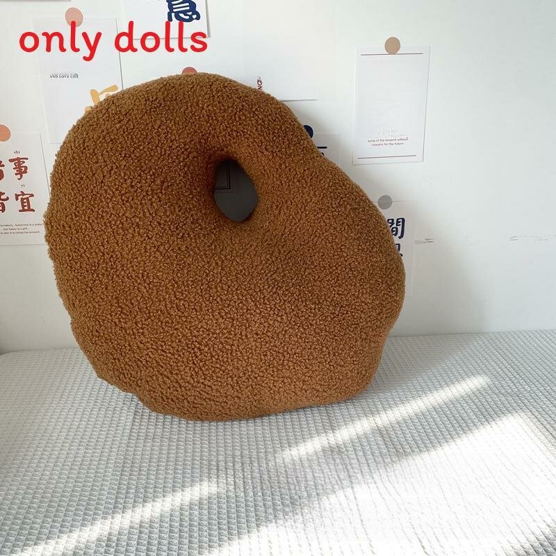 Подушка декоративная мягкая с мягким мехом и однотонным дизайном для дивана и отдыха коричневый красный