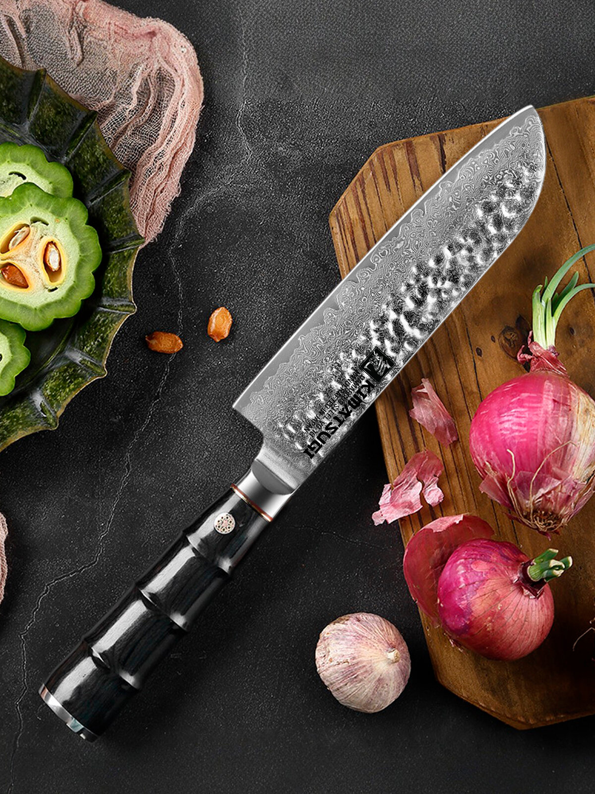 Kimatsugi / Японский кухонный нож Сантоку из дамасской стали 67 слоев. Длина лезвия 18 см. В подарочной коробке