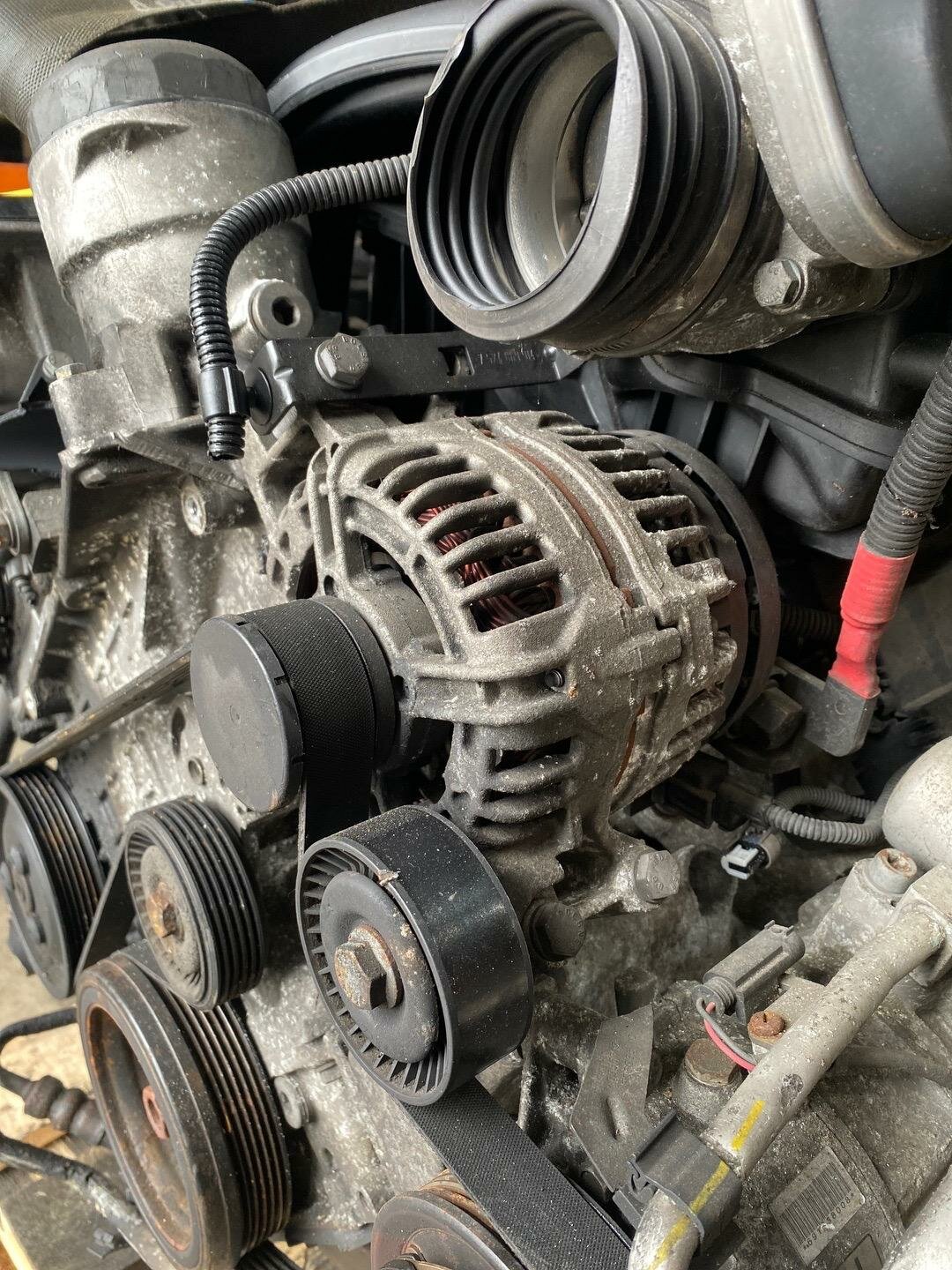 Генератор для BMW 1 E87/E81/E82/E88 1.6 OEM 12317532968