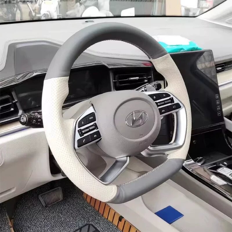 Накладка на рулевое колесо Hyundai Sonata Tenth - Черная и белая кожа с дырочками по бокам, антибактериальная
