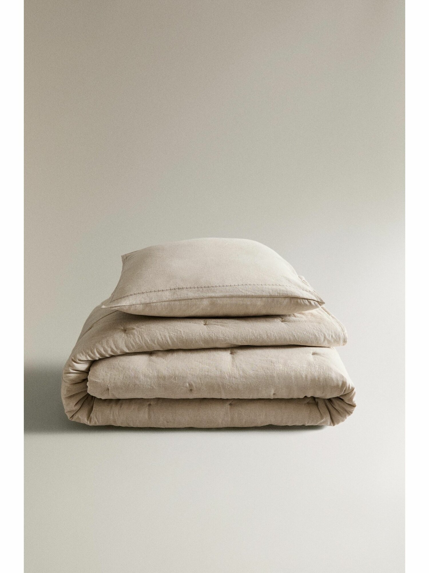 Zara Декоративное одеяло PADDED LINEN QUILTED BEDSPREAD WITH DOTS, бежевый
