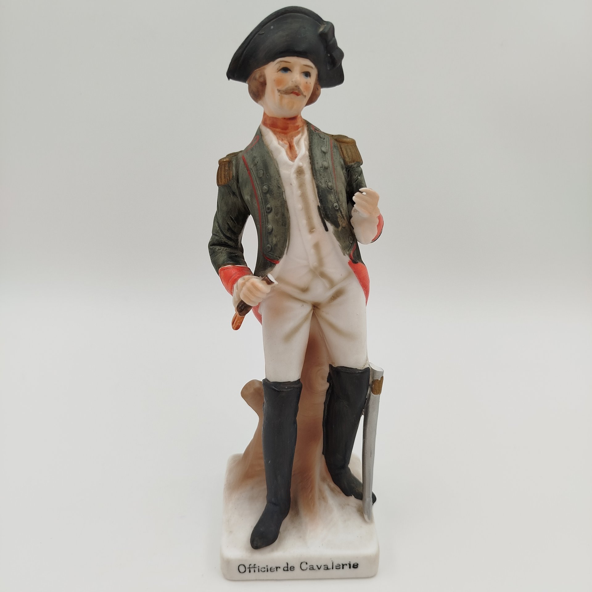 Статуэтка "Офицер кавалерии" ("Officier de Cavalerie") из серии "Армия Наполеона", бисквит