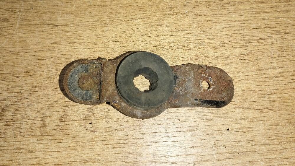 Кронштейн радиатора правый Kia Spectra 0K2A115240D