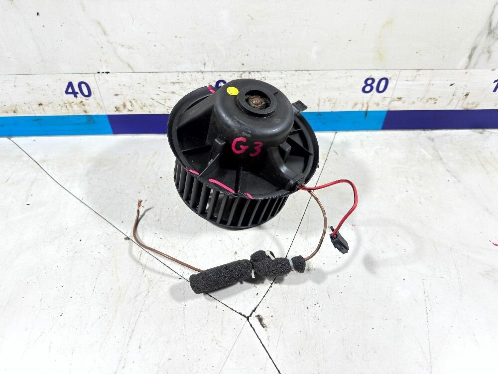 Моторчик отопителя VW Golf III
