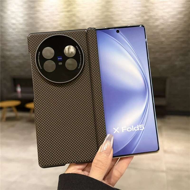 Чехол для Vivo X Fold5 с кевларовым рисунком, двойным шарниром и полной защитой - Коричневый