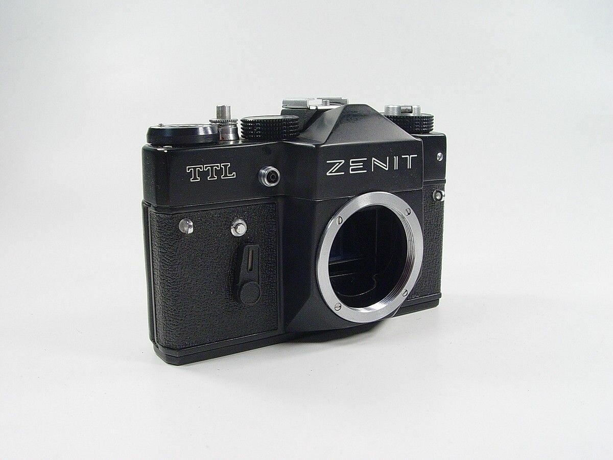 Фотоаппарат старинный Зенит-TTL ТТЛ. Черный корпус. СССР, 1981 г. Металл и пластик. Лот 11