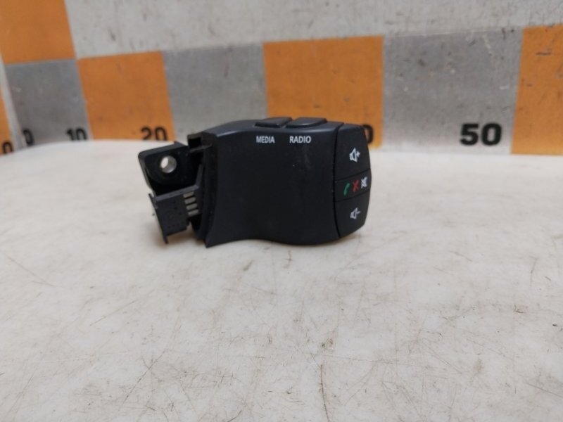 Б/У Переключатель магнитолы Renault Fluence 2014 472237 RENAULT арт. 255523796R