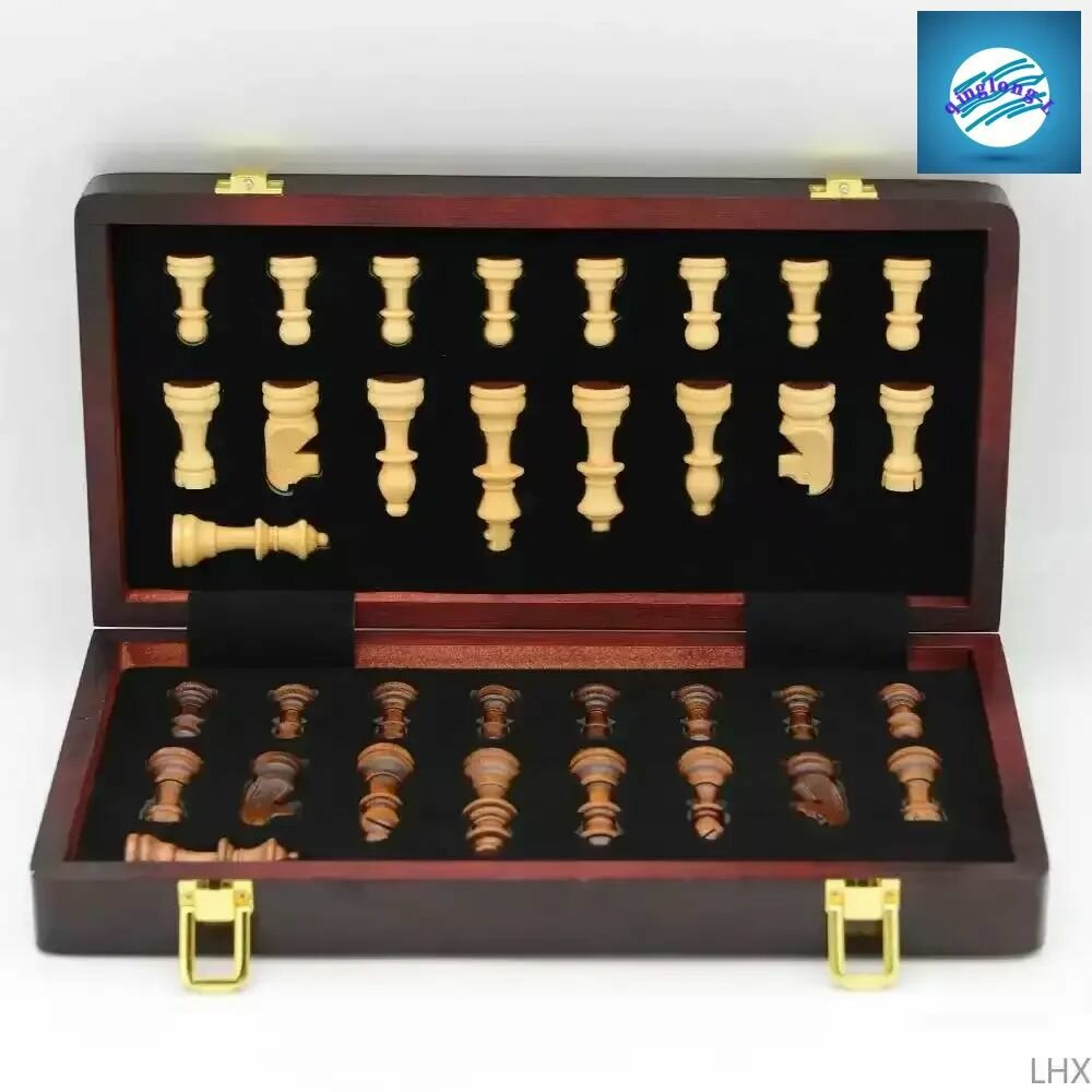 Шахматы магнитные из новозеландской сосны, настольная игра, с ферзем, 30х30см