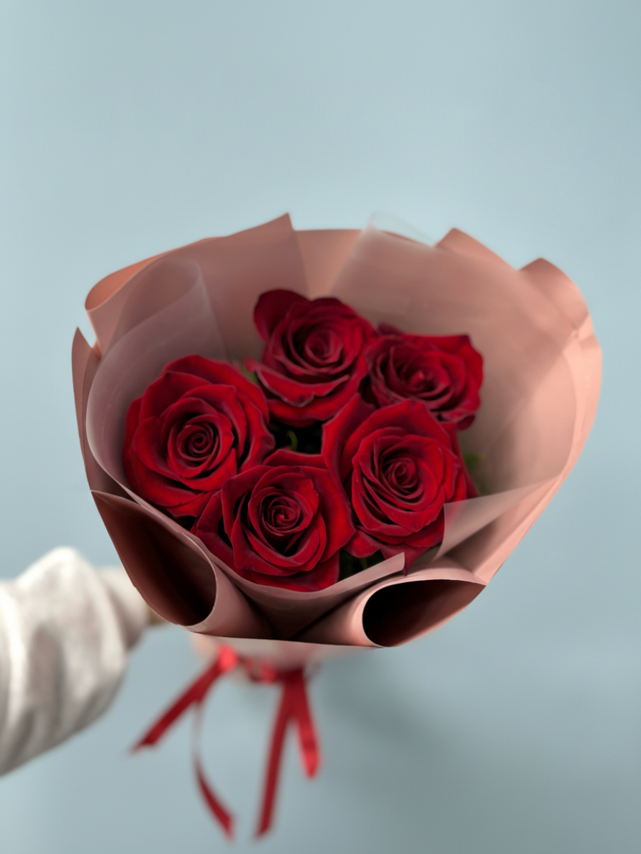 Букет из 5 красных роз в упаковке, монобукет, 50 см | Турбофлора