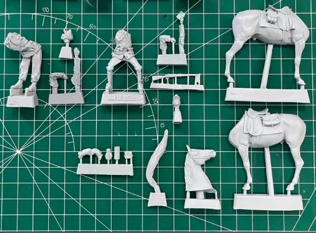 Масштаб 1/35, фигурка из смолы, сборная модель, комплект, исторический европейский солдат, 2 фигурки и лошадь, разобранная и неокрашенная игрушка-диорама