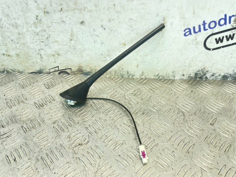 Б/У антенна Skoda Fabia 2013 5J2 CGPA nприсутствуют трещинки 60738 VAG арт. 5L0035501