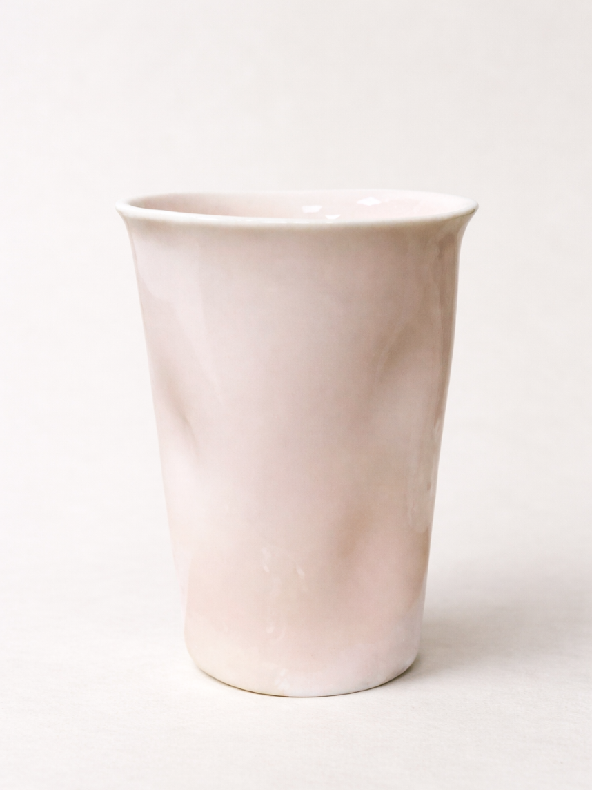 Мятый стакан ручной работы светло-розовый, керамика, 200 мл