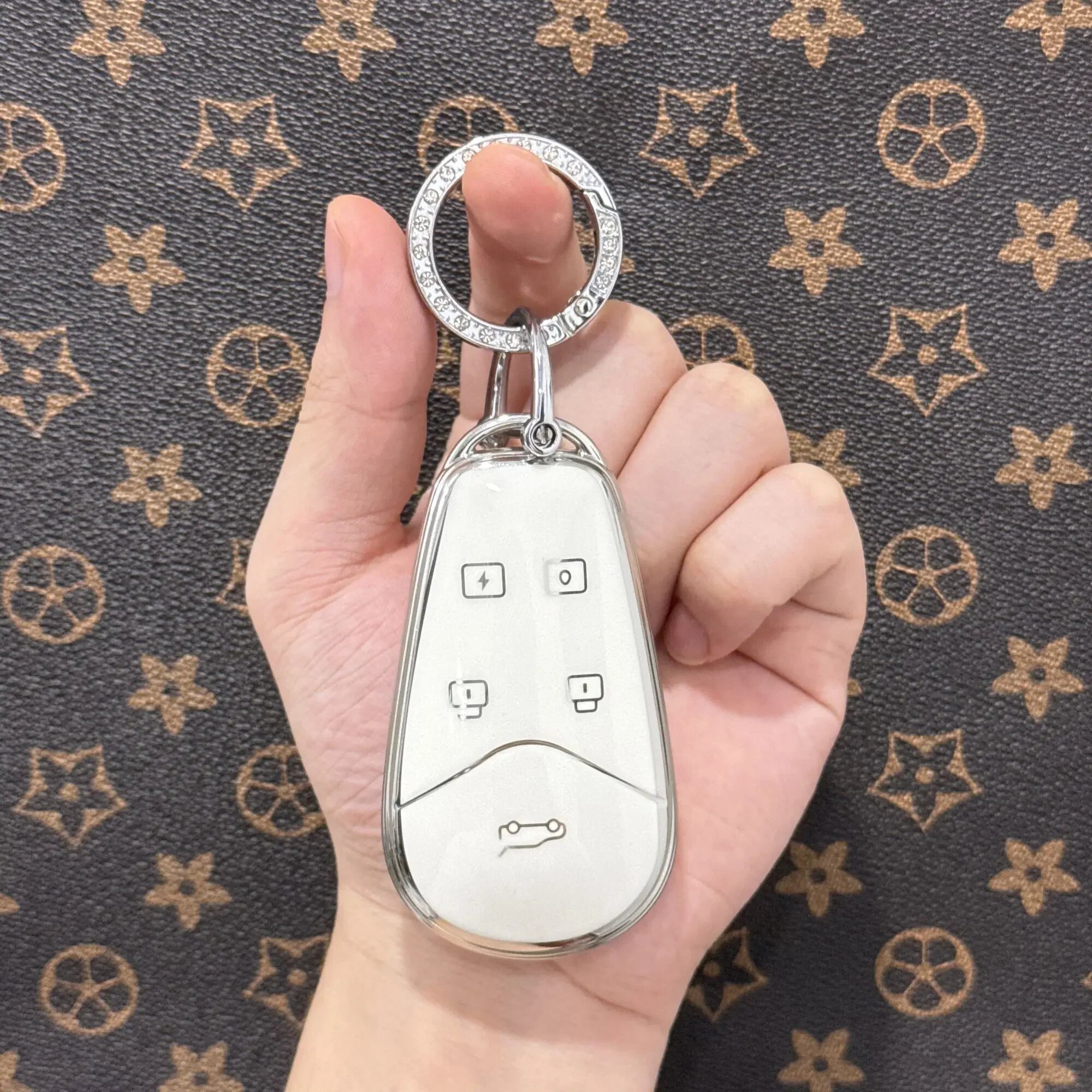 Для VOYAH FREE + 2025 комплект ключей из ТПУ, пряжка, защитный рукав для автомобильного ключа, автомобильные аксессуары, чехол для автомобильного ключа, защита от царапин White-B