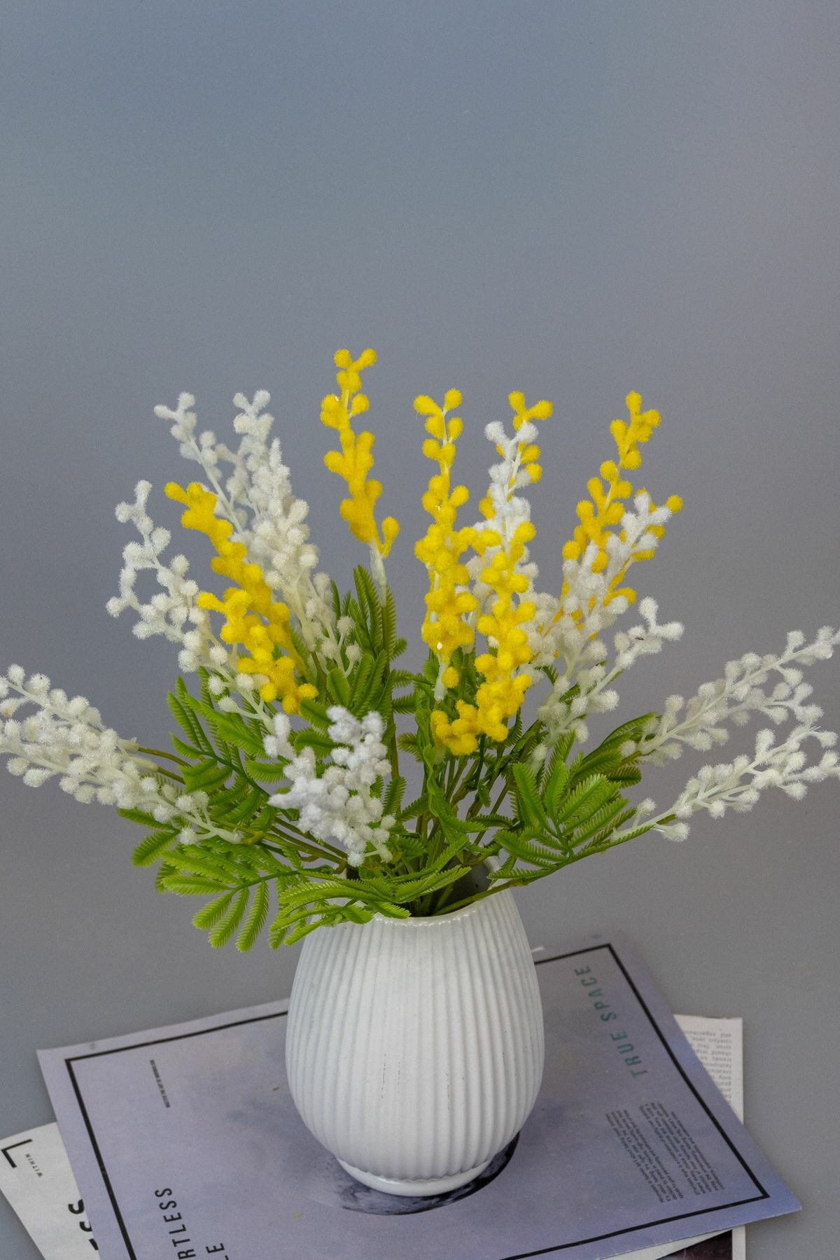 Искусственные цветы мимоза для декора пасхи букет 7 голов 3 ветки желтые и белые микс 35 см