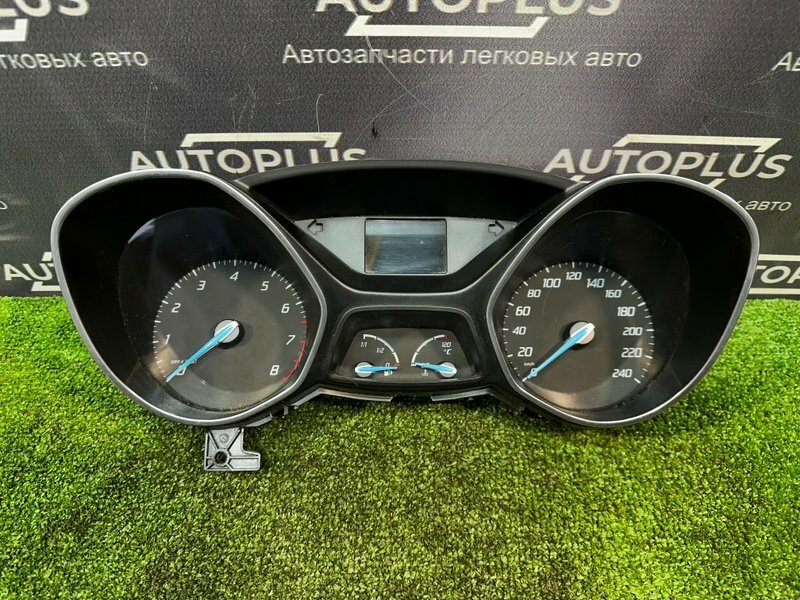 Панель приборов