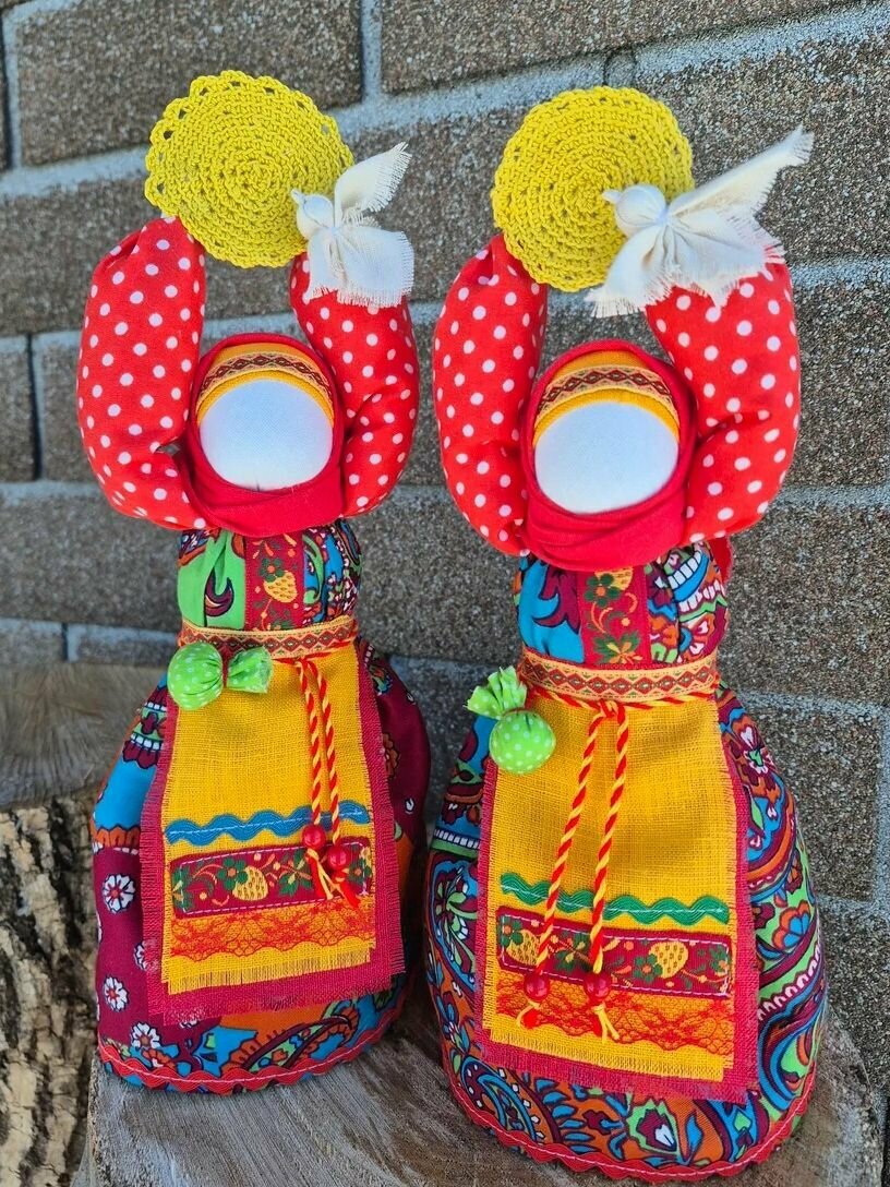 Кукла-оберег "Масленица", ручная работа, текстиль, дерево, красная