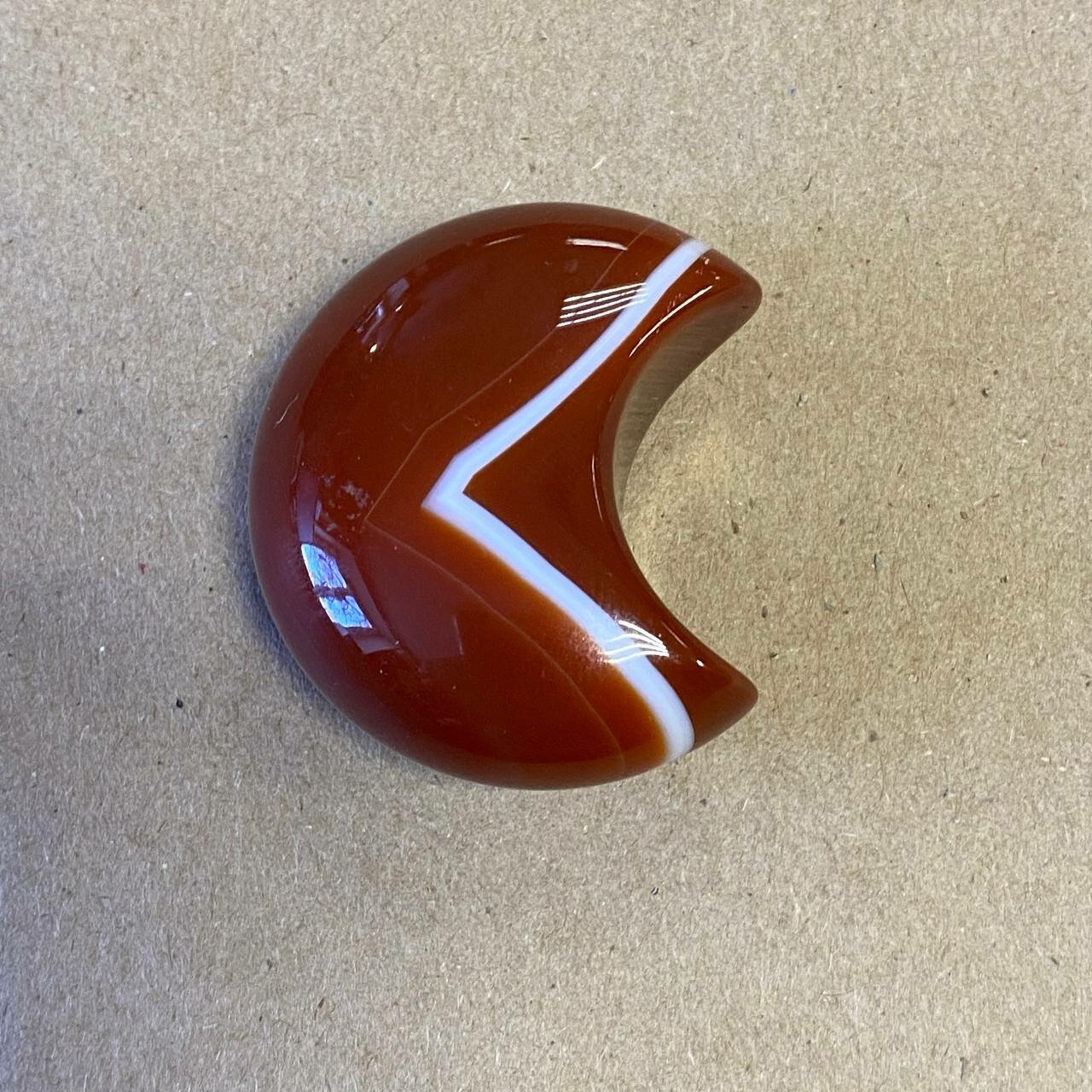 Сувенир "Агат", камень натуральный, фигурный, форма луны, 4 цвета, длина 3 см, ширина 2 см