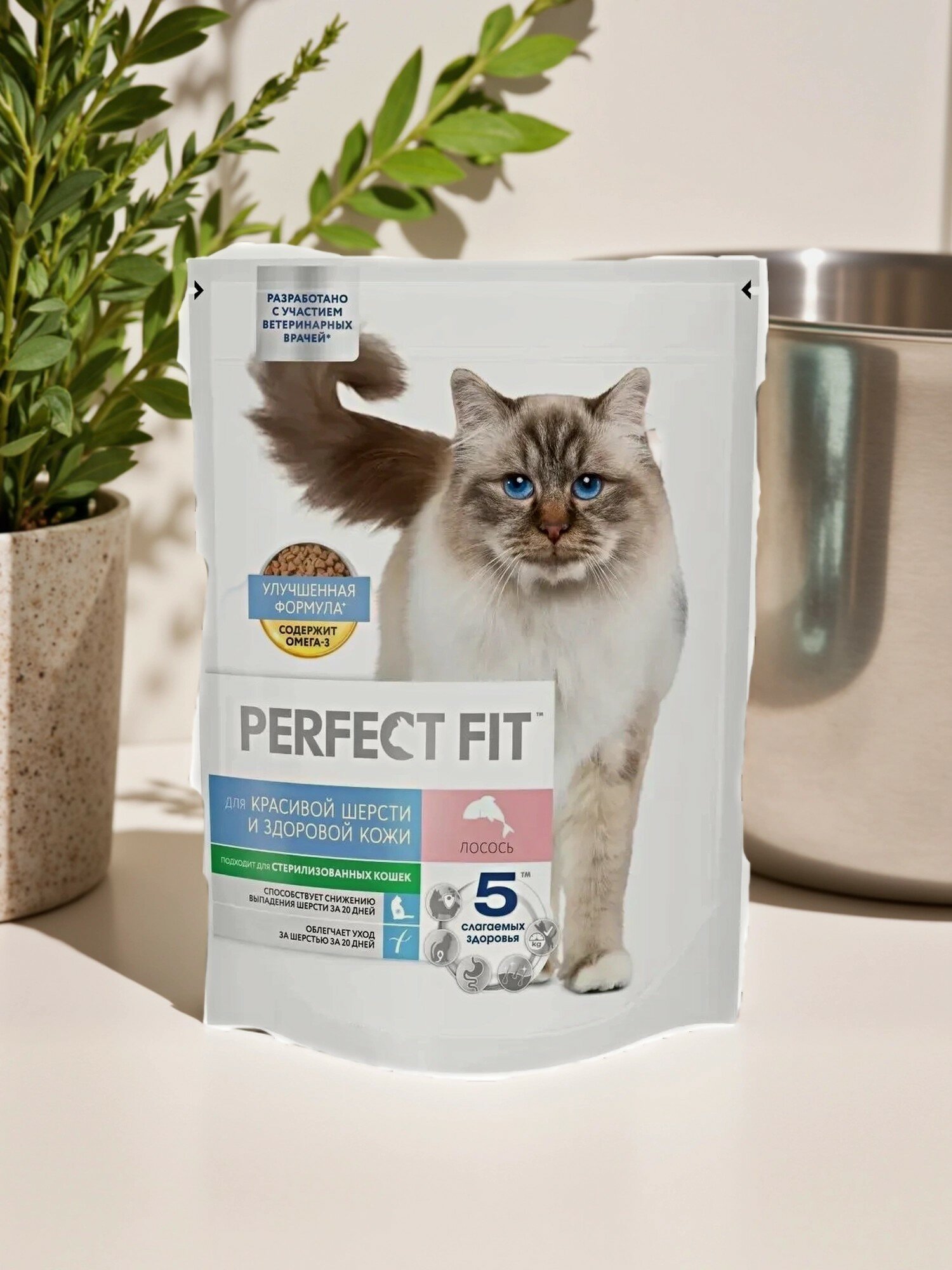 Сухой корм PERFECT FIT для кошек, для красивой шерсти и кожи с лососем, 650г