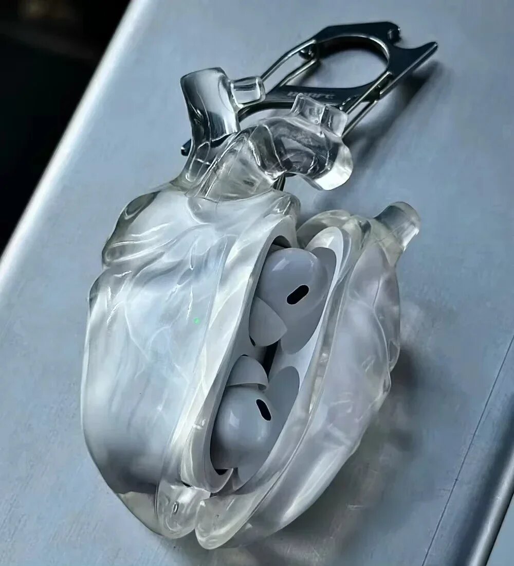 Защитный чехол Erilles в форме сердца из жидкого силикона, совместимый с AirPods Pro/Pro 2/3, прозрачный.