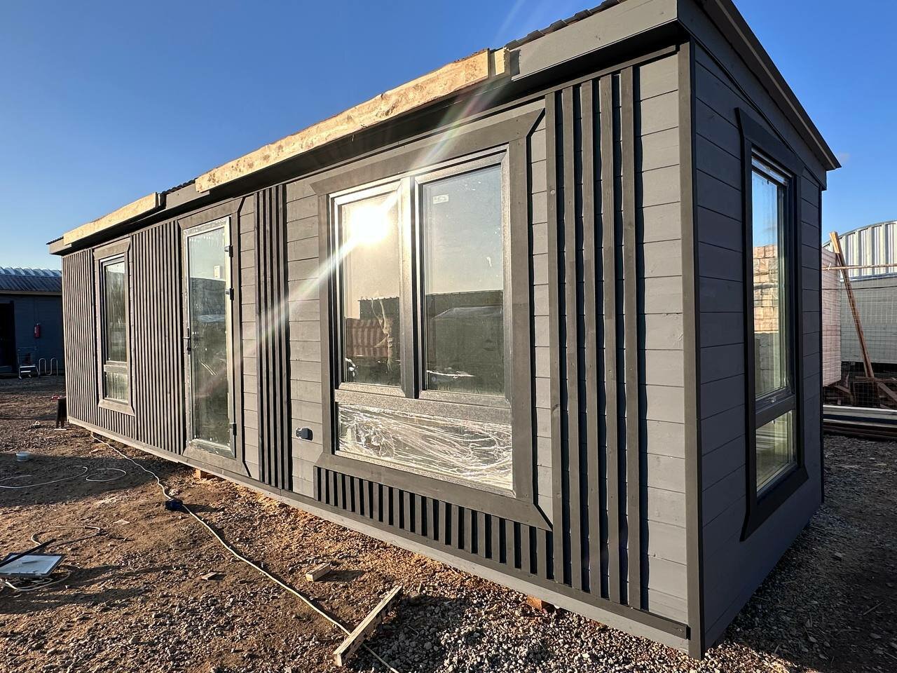 Дачная бытовка под ключ круглогодичная с электрикой и покраской