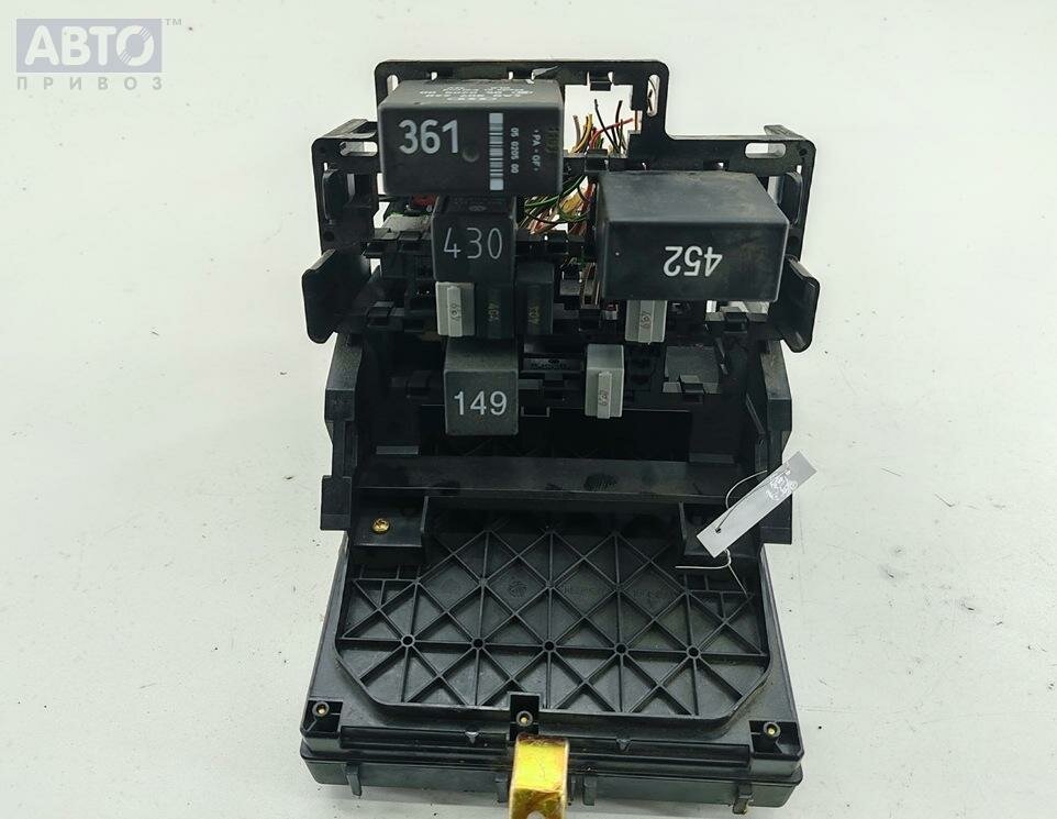 Блок предохранителей Volkswagen Sharan (2000-2010)