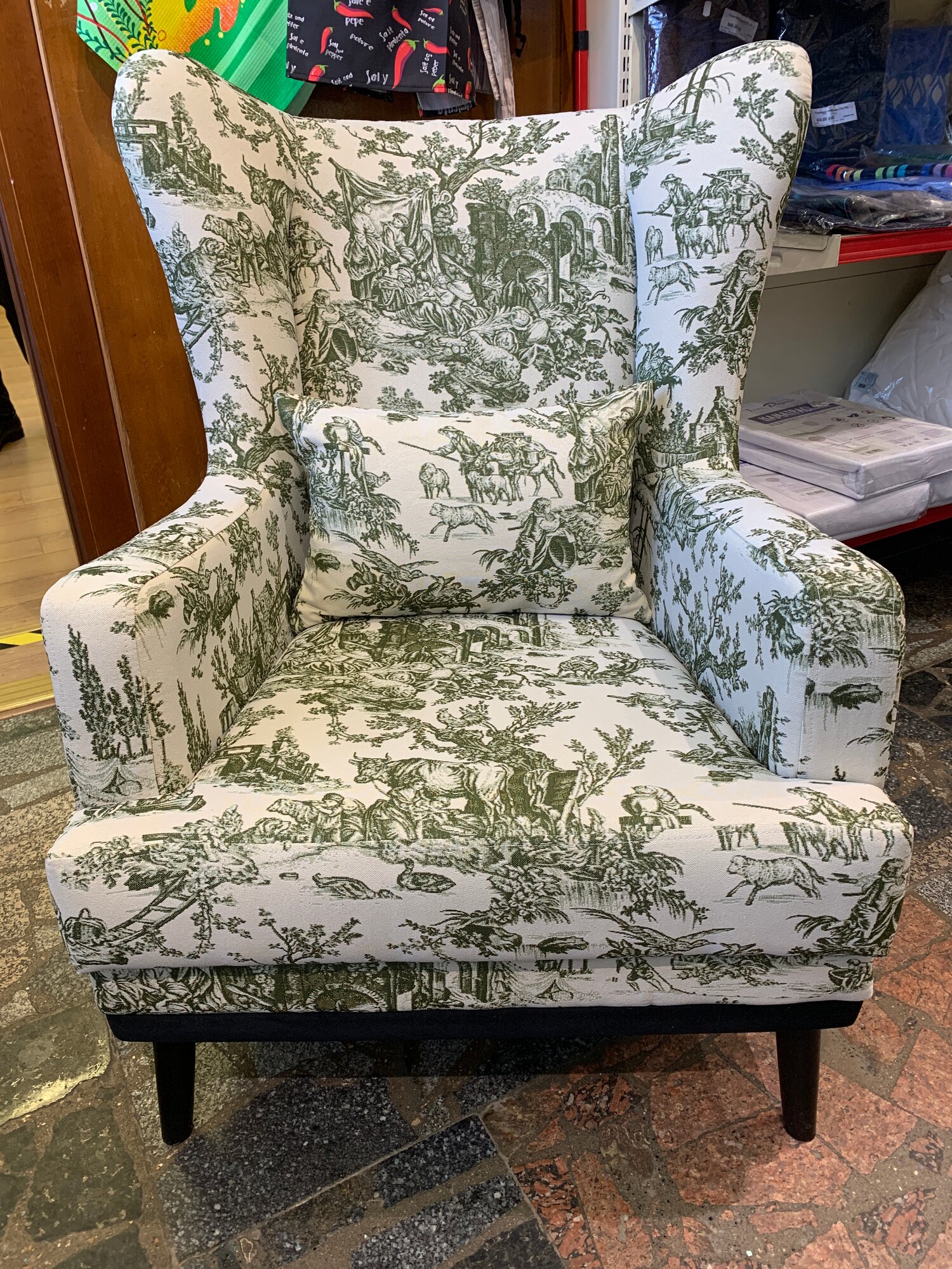 Кресло гобеленовое классическое во французском стиле