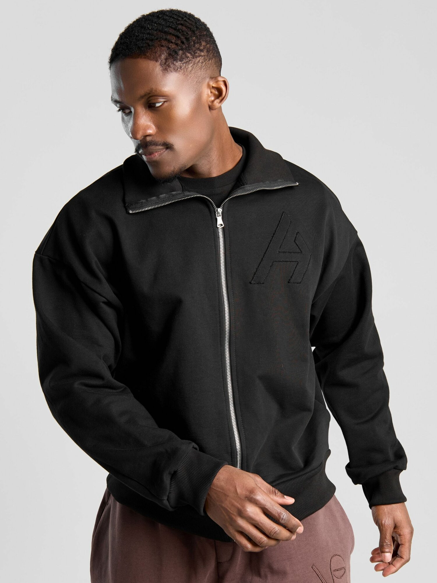 Толстовка спортивная