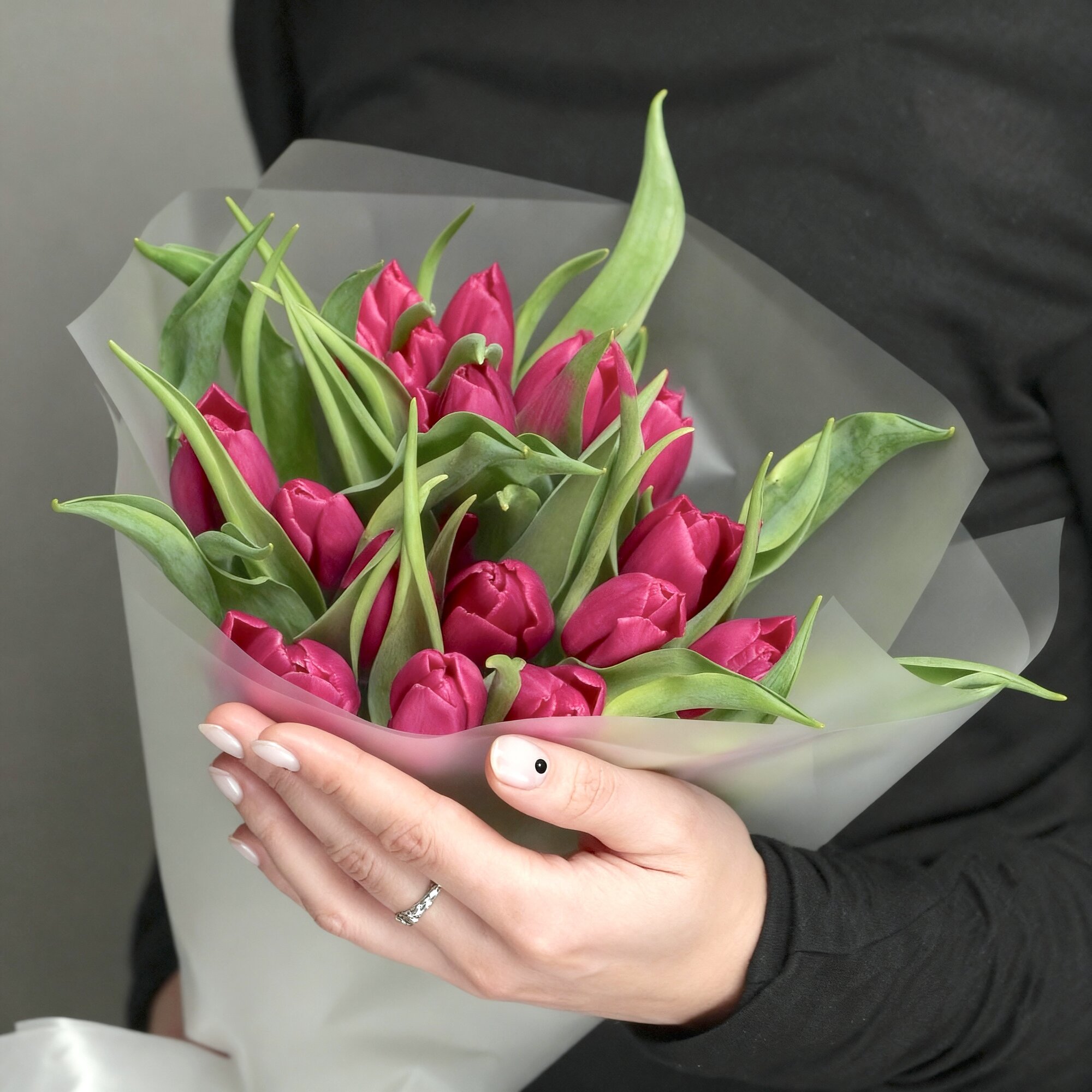 Букет из 15 розовых тюльпанов (Голландия) в матовой упаковке