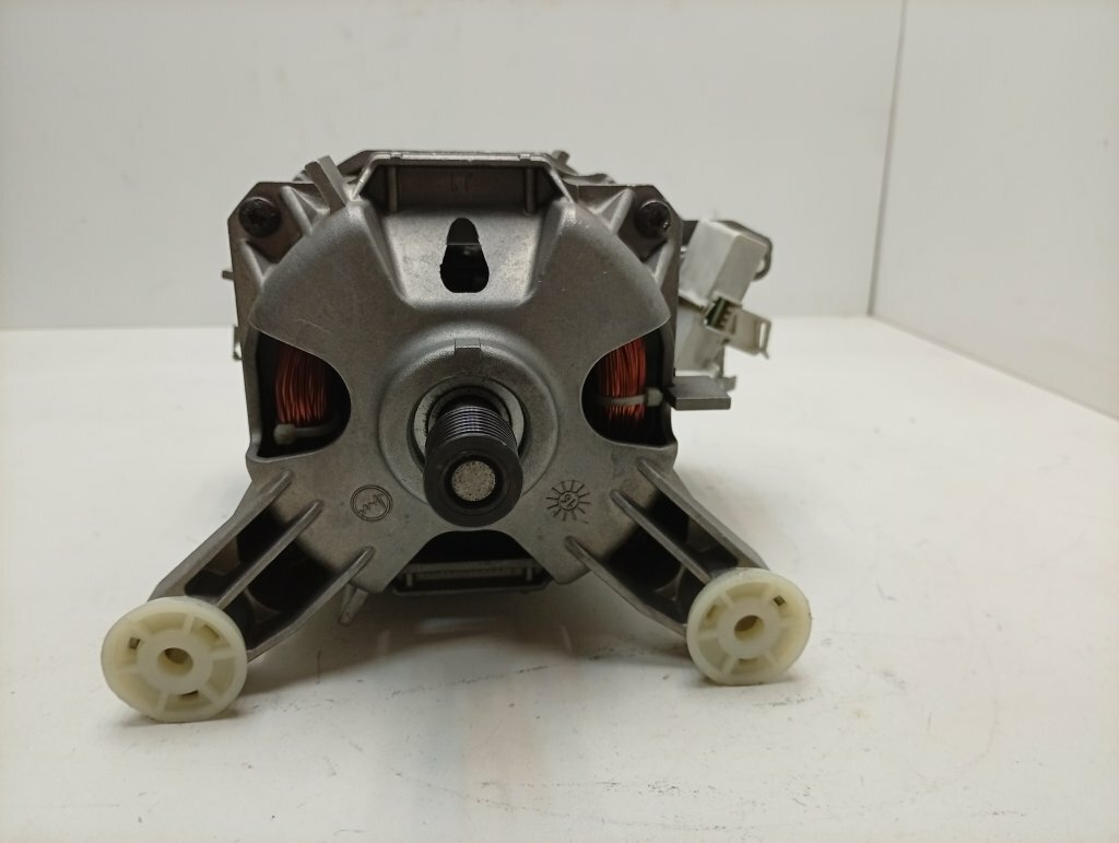 WLK24271OE/04 кт30 Двигатель для стиральной машины Bosch Siemens (7 контактов) б/у