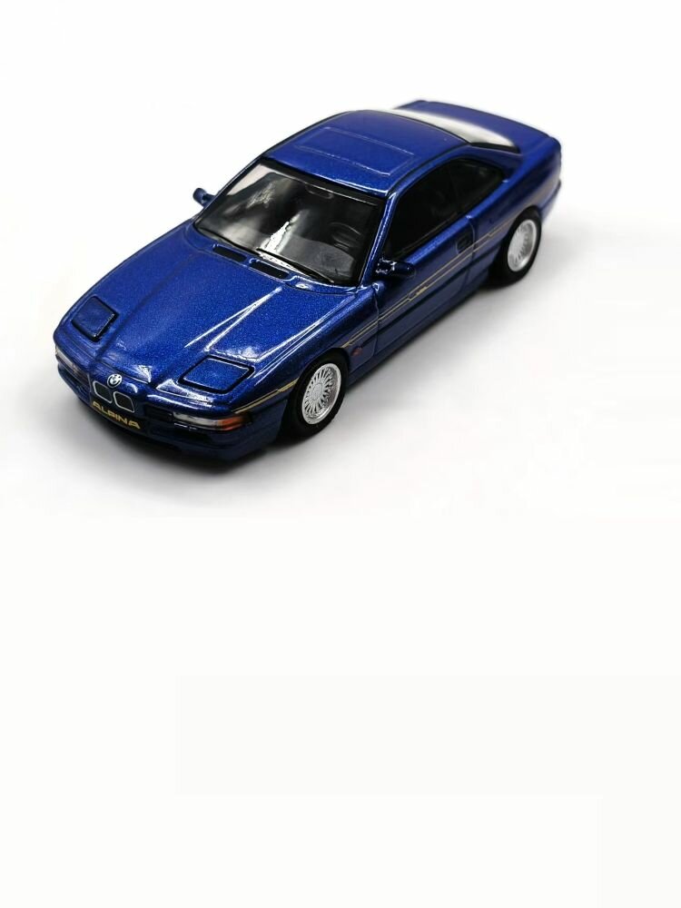 Машинка металлическая Kоллекционная модель DCT 1:64 BMW 850 CSI Series
