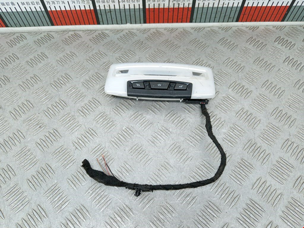 Плафон салонный BMW 3-Series (F30/F31/F34/F35) 9216245 арт. 2275020