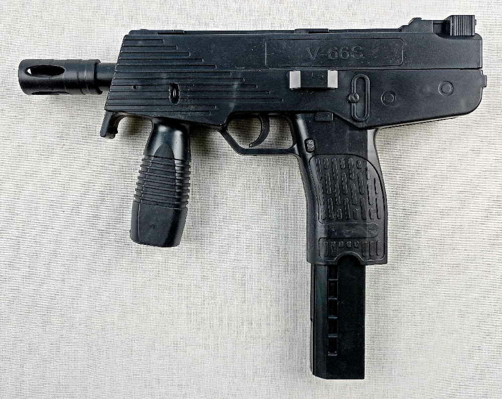 Автомат 26 см черный MP9 с 6 лет