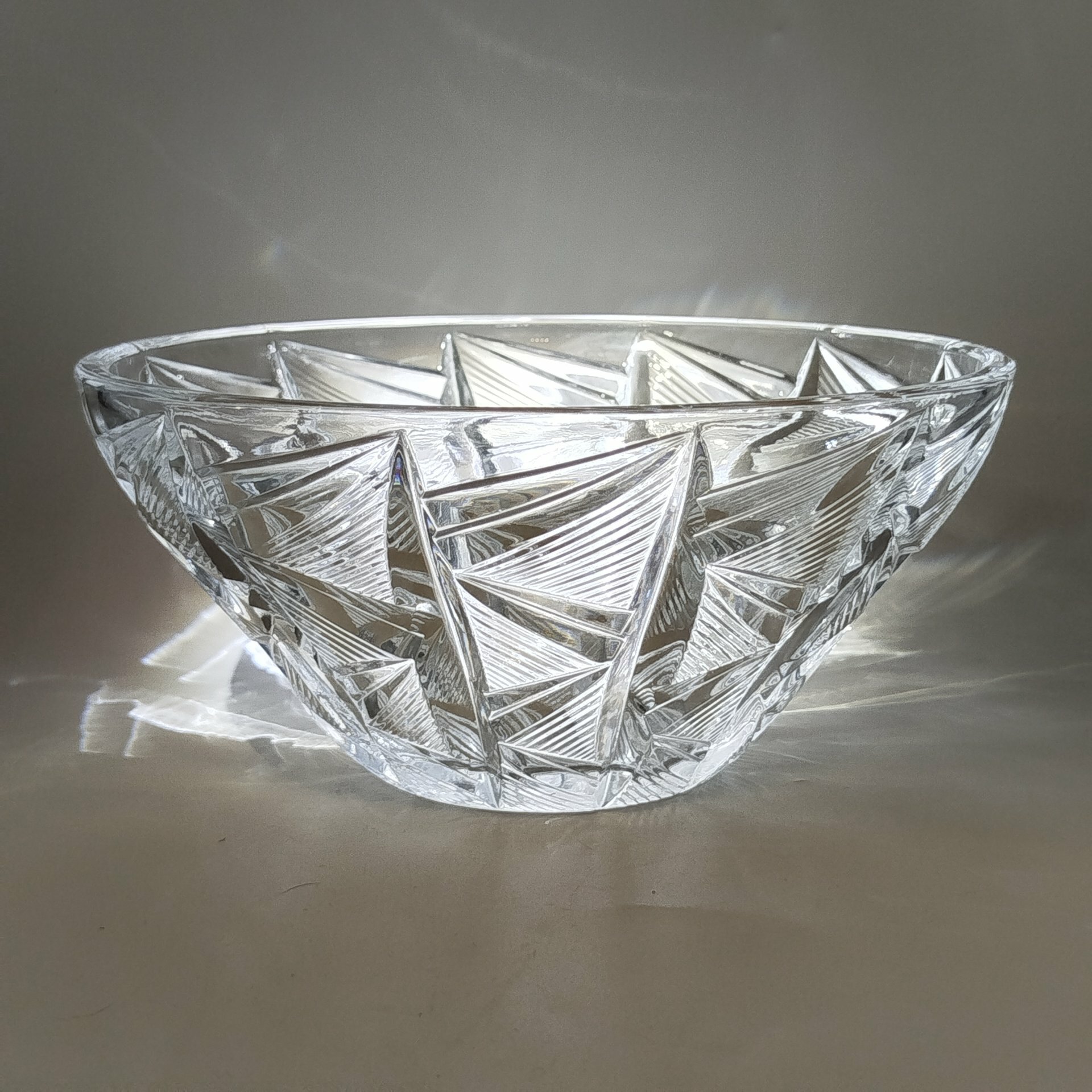Салатник с резным геометрическим декором, хрусталь, пресс, СССР, 1970-1990 гг.