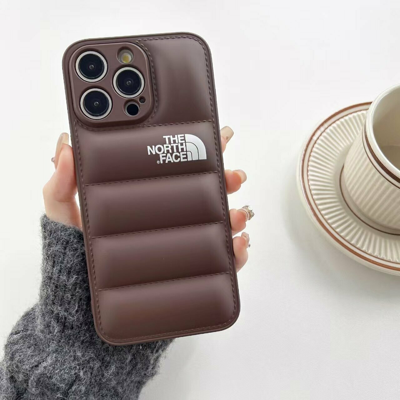 Минималистичный защитный чехол The Nor.th Face для iPhone от падений