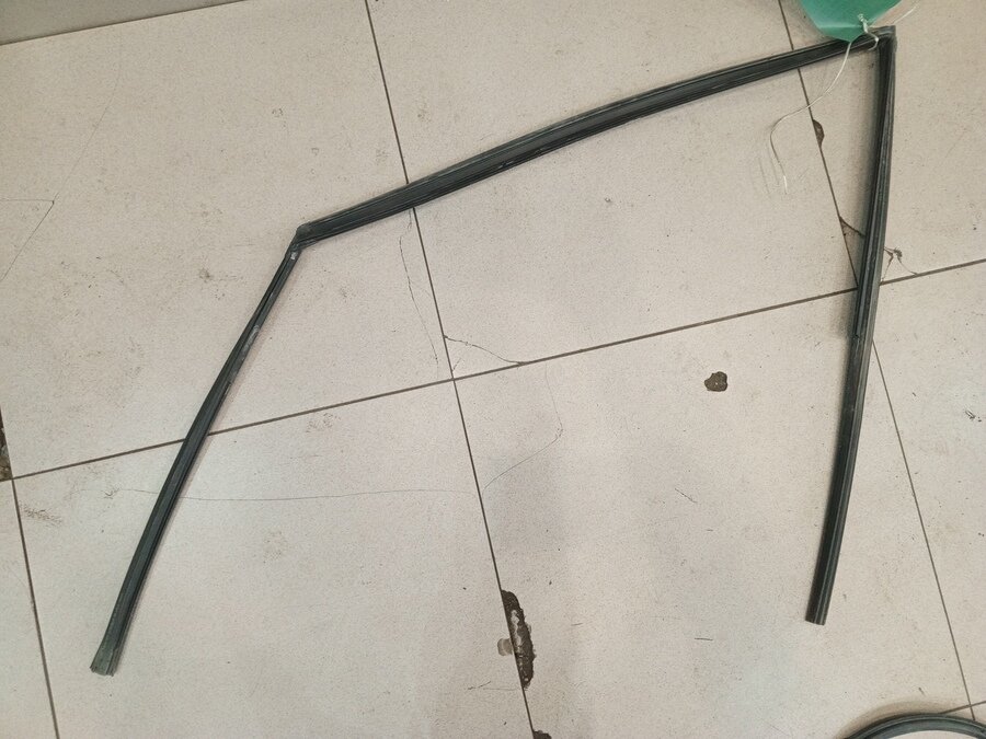 Уплотнитель стекла двери передней правой от Chevrolet Lacetti J200 2003-2013