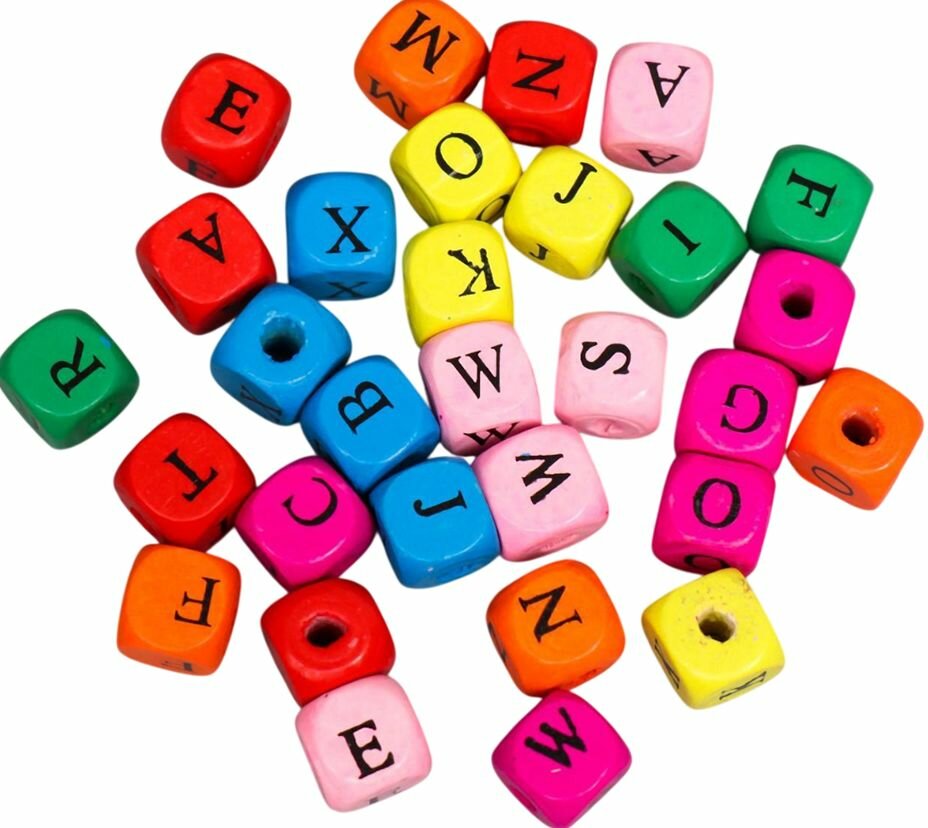 Бусины деревянные 10 мм "Алфавит на кубиках" для творчества, набор разноцветных бусинок для рукоделия и украшений, бусинки с буквами английскими для браслетов - 30 штук