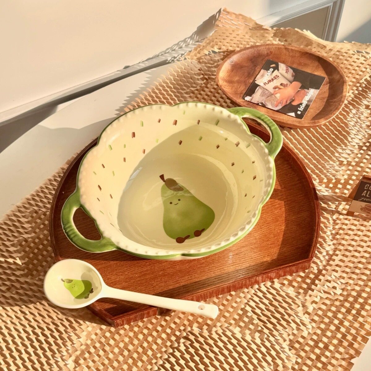 Керамическая суповая миска в форме круассана с двумя ручками для домашнего использования, с подглазурной росписью, новый эстетичный дизайн, милая большая миска для лапши и супа.