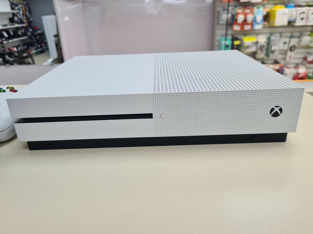Игровая приставка Microsoft Xbox One S, Blu-ray, 500GB, белый + 2 геймпада БУ уценка