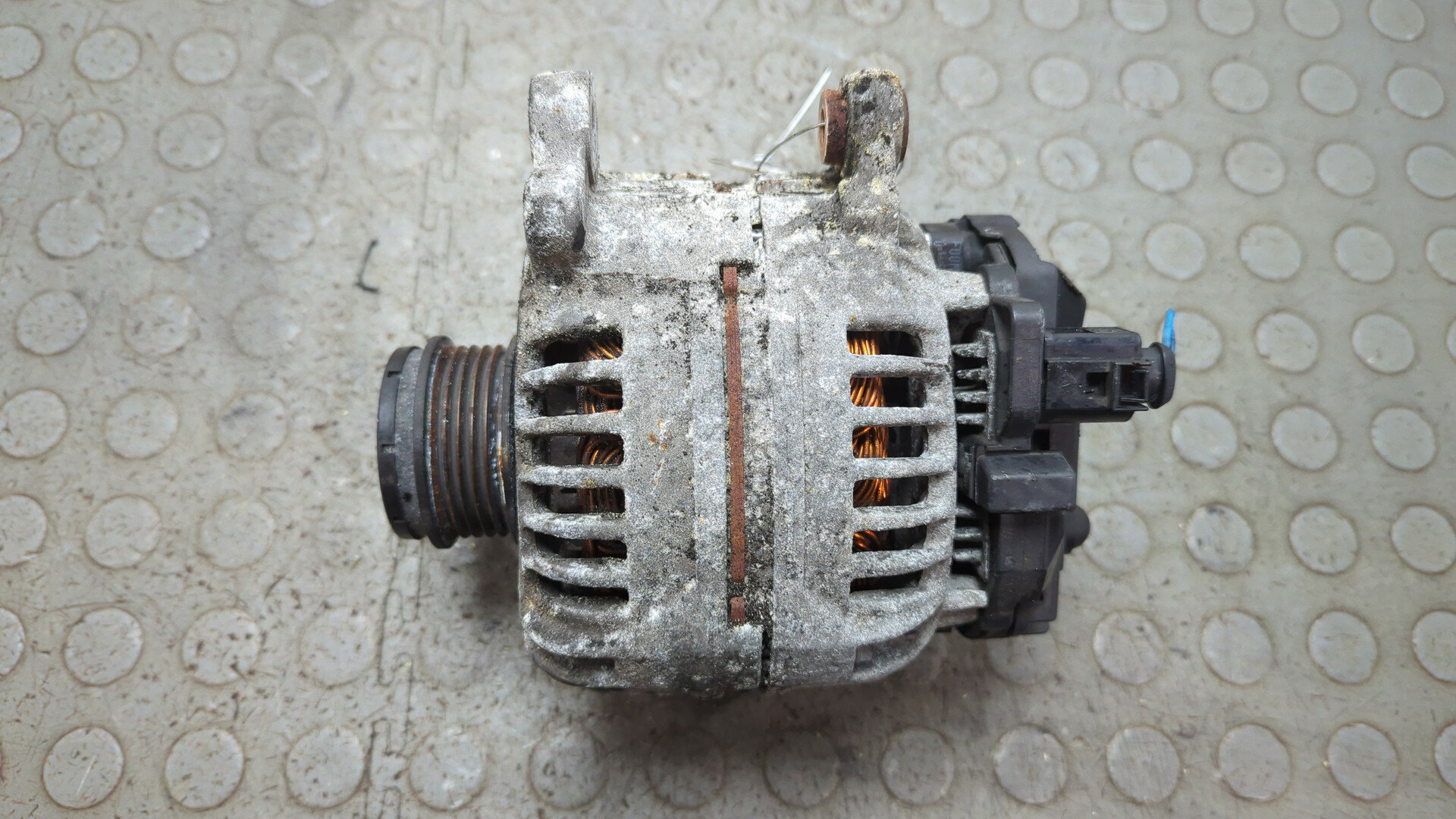 Генератор Volkswagen Passat 5 Б/У