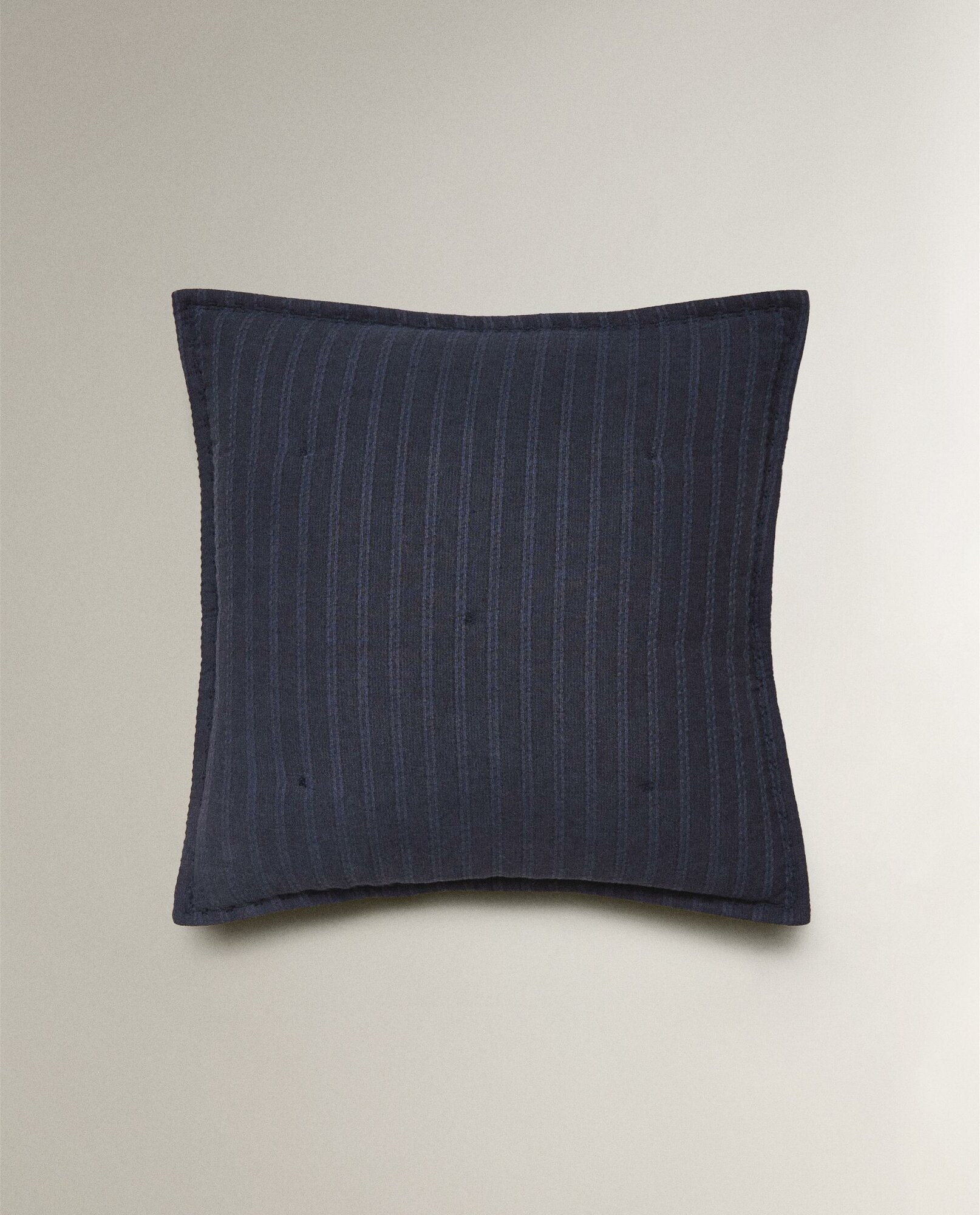 Детская стеганая наволочка из жаккарда в полоску, 40 x 40 cm , navy. Бренд - Zara Home