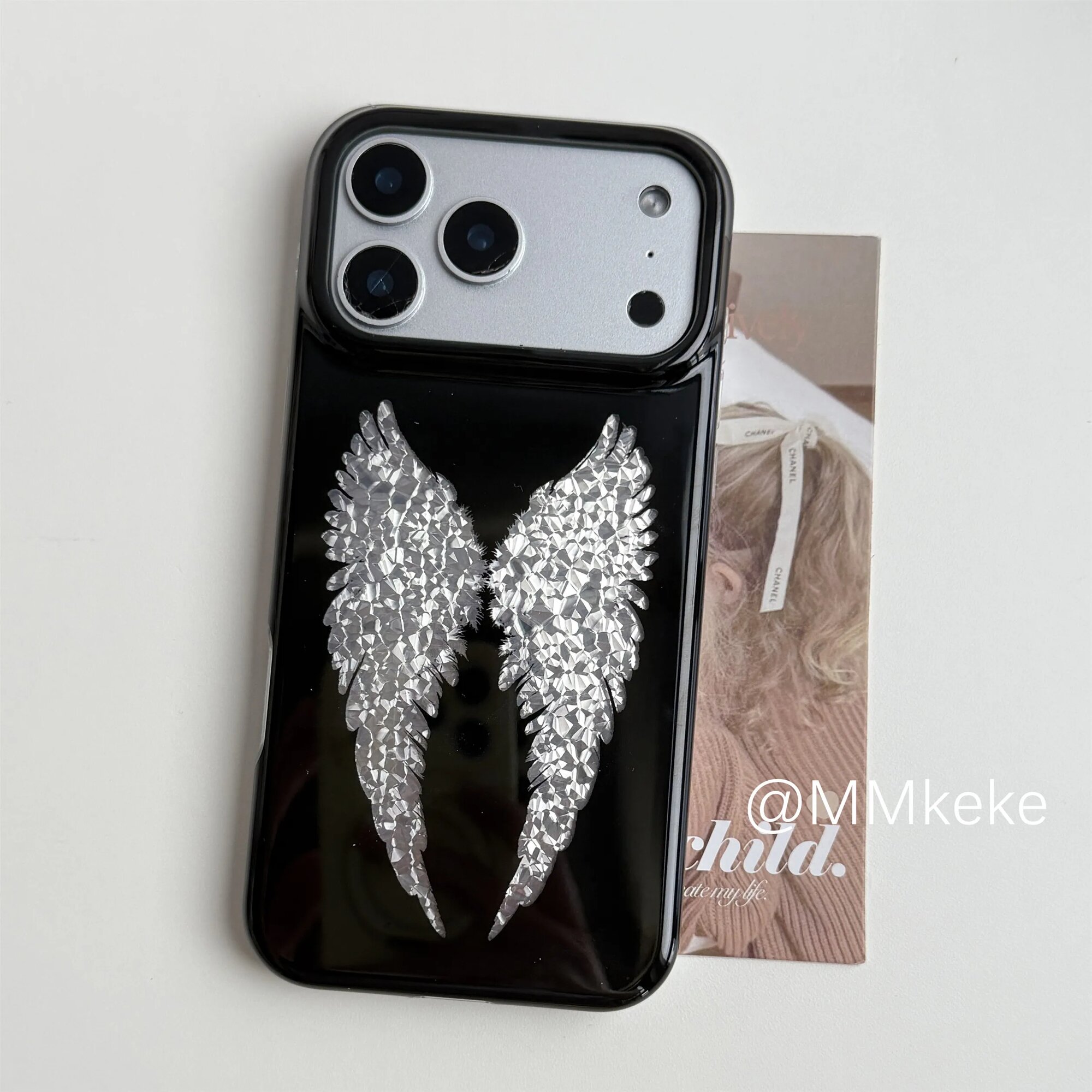 Чехол на iPhone 13 Pro с крыльями, черный