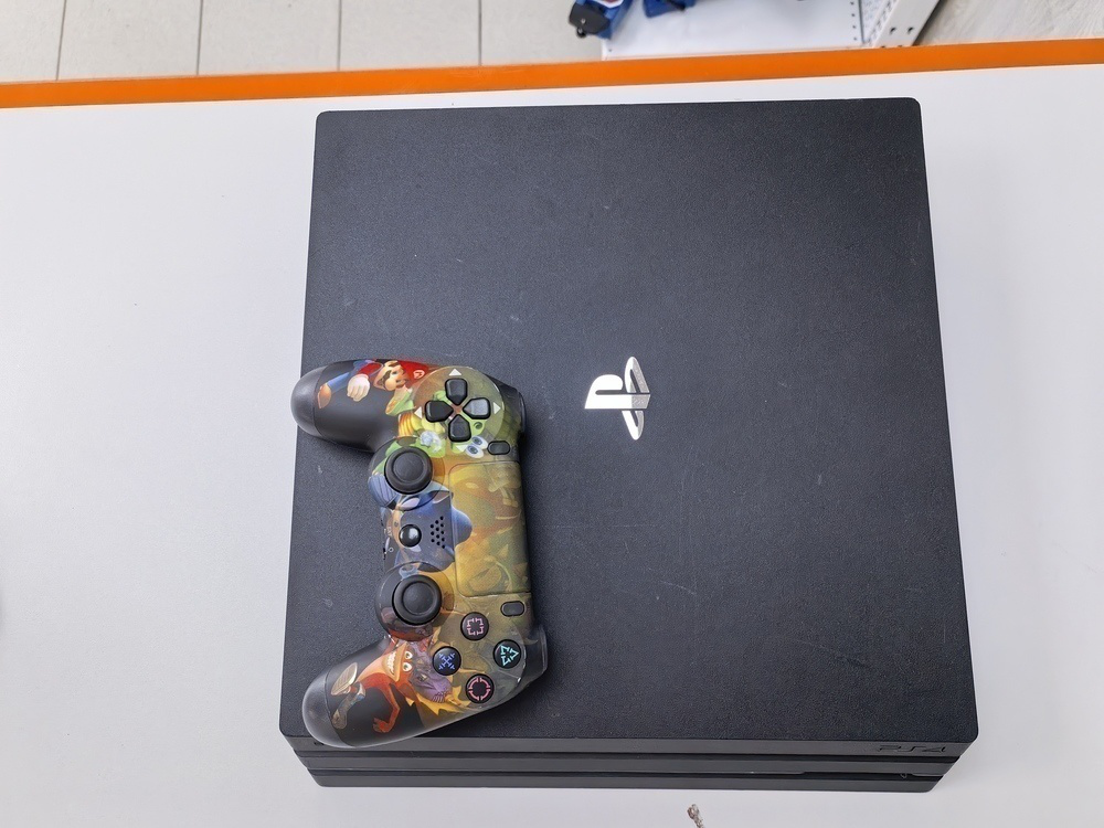 Игровая приставка Sony PlayStation 4, PS4 Pro (1000GB/1TB) Black / PS4 Pro, 1 геймпад, уценка, б/у