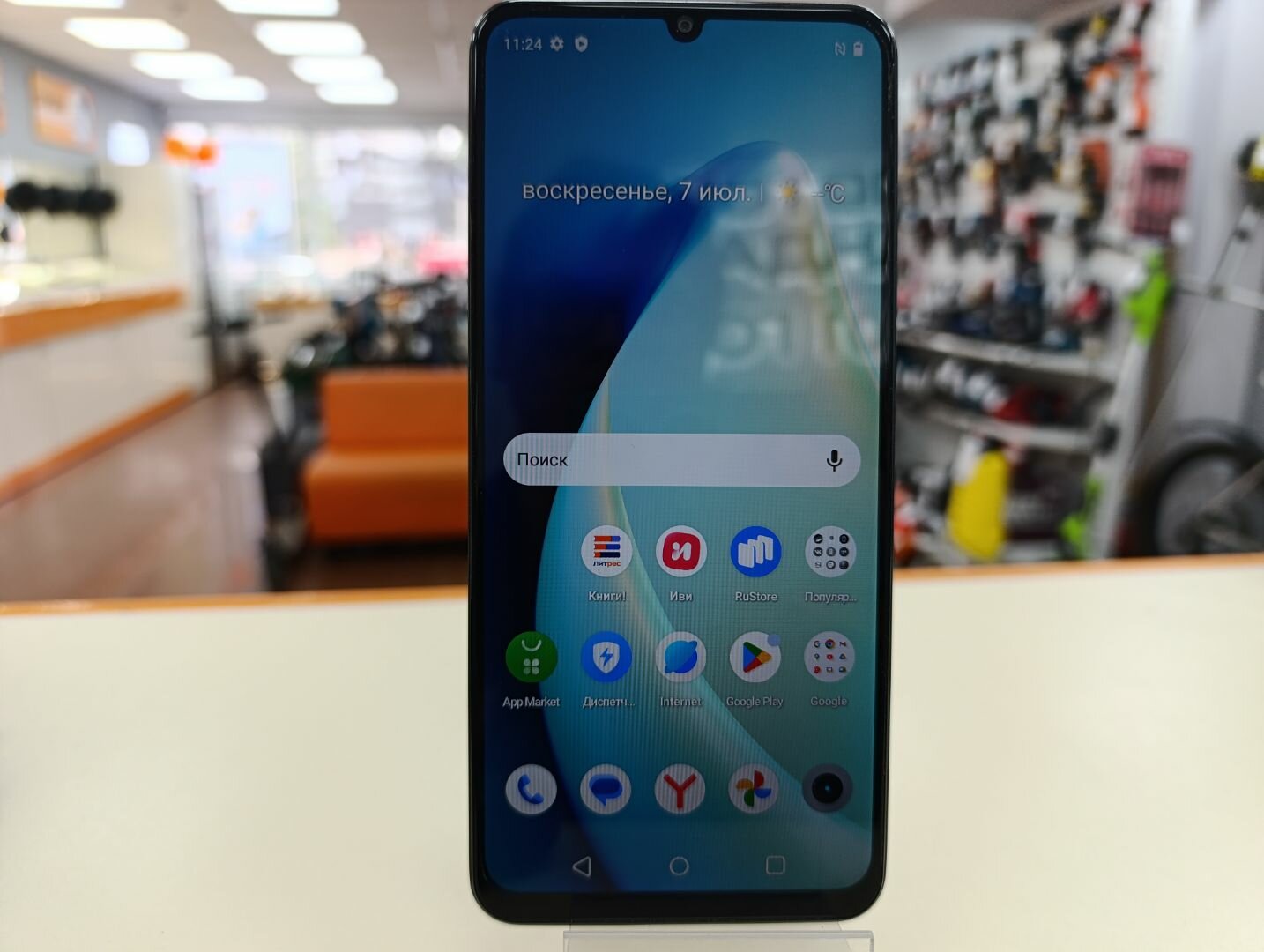 Смартфон realme C53 6/128 ГБ, б/у, уценка