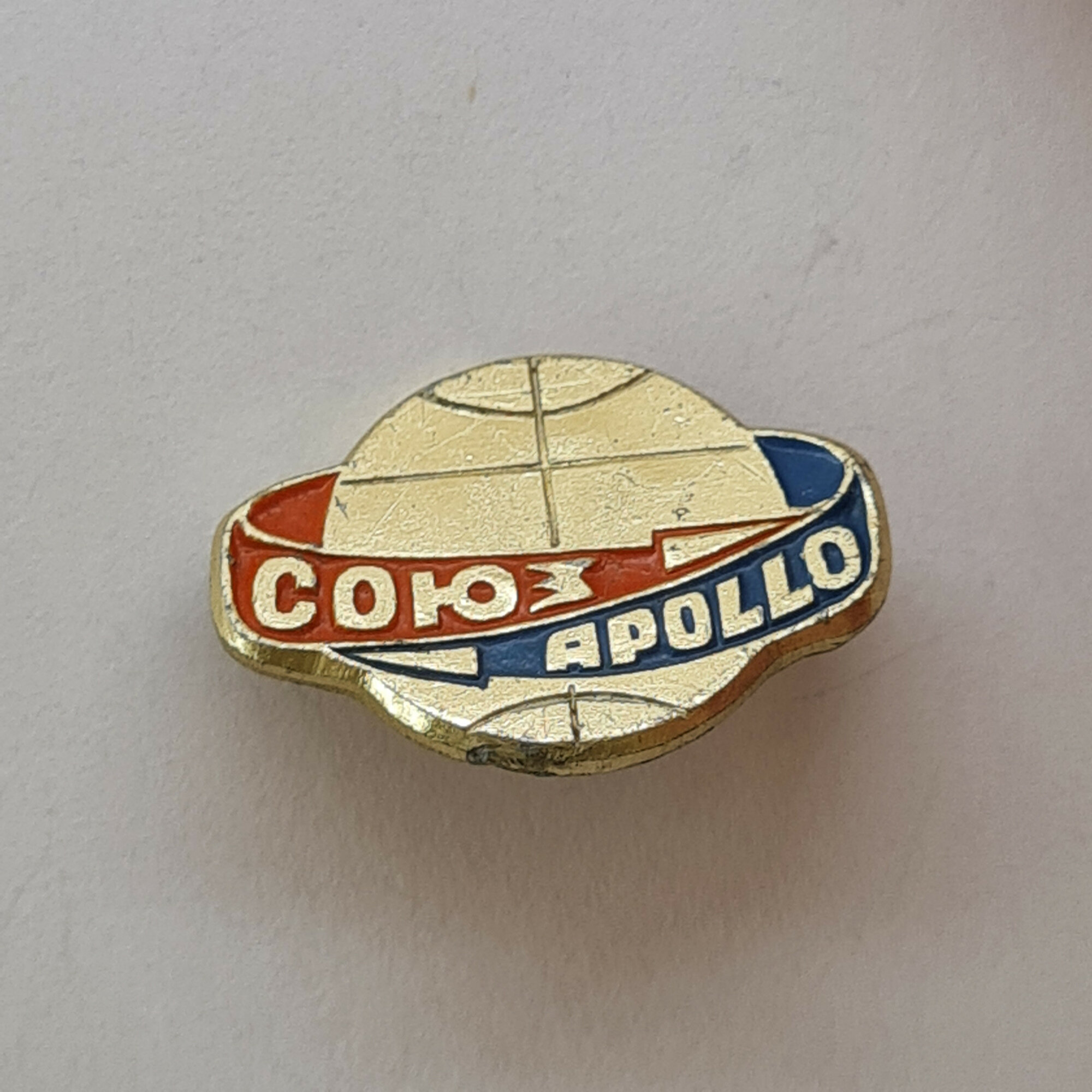 Значок СССР. Союз Аполло, космос, Земля. Винтажный значек.